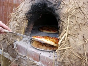 How to Build a Survival Oven out of Dirt and Mud – SurvivalKit.com